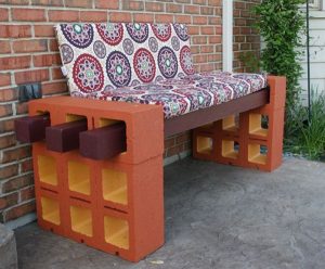 Cinder Block Bench: Easy & Simple DIY Ideas