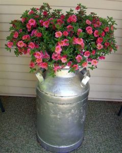 44 Useful Repurpose ideas For Vintage Milk Can