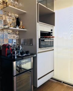 Balcony Mini Bar: Functional Design Ideas