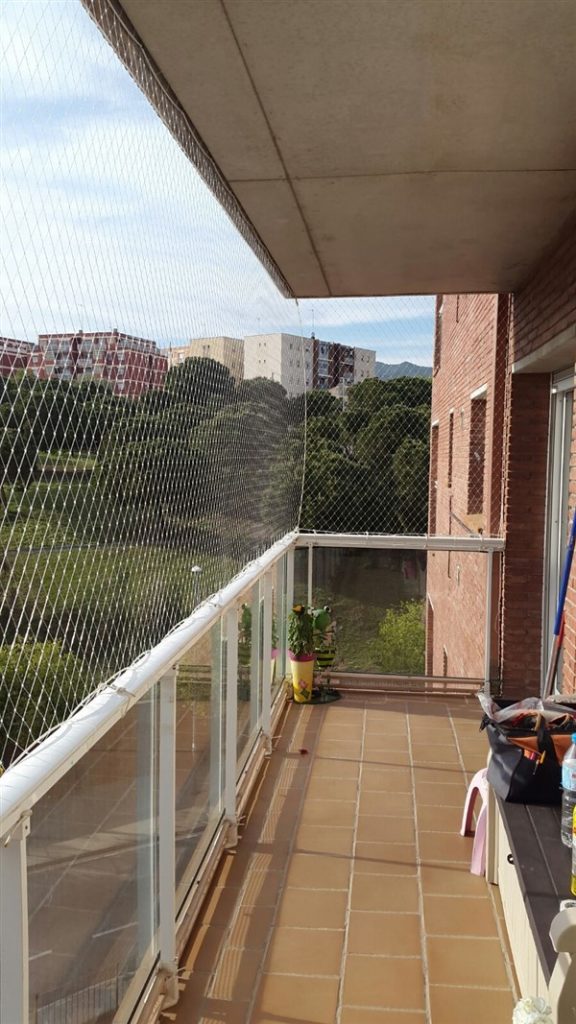 Balcony Pet Fencing: Secure & Protective Ideas